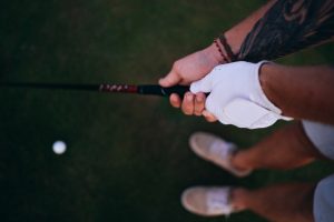 Choosing the Perfect Golf Grip: Comparing Overlapping and Interlocking ...